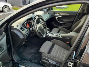 Black Opel Insignia 2011 in Tallinn, with an engine capacity of 2.00 L and mileage of 327 thousand km for 2590 €, photo 6 on AUTOMOTO.COM.LV