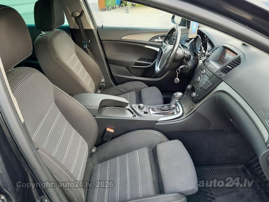 Black Opel Insignia 2011 in Tallinn, with an engine capacity of 2.00 L and mileage of 327 thousand km for 2590 €, photo 7 on AUTOMOTO.COM.LV