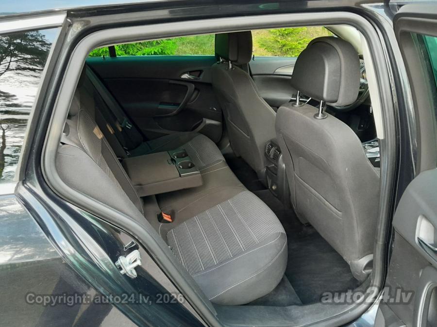 Black Opel Insignia 2011 in Tallinn, with an engine capacity of 2.00 L and mileage of 327 thousand km for 2590 €, photo 8 on AUTOMOTO.COM.LV