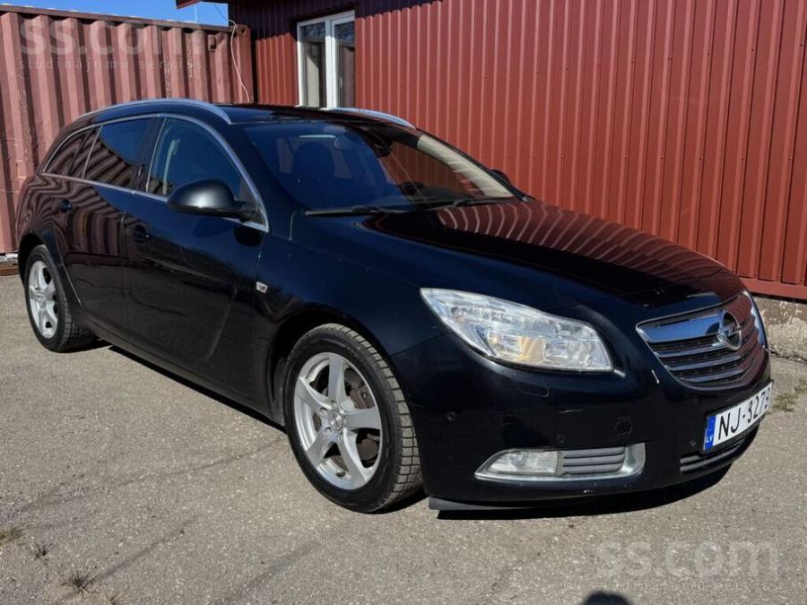 Black Opel Insignia 2011 in Liepaja, with an engine capacity of 2.00 L and mileage of 286 thousand km for 3450 €, photo 1 on AUTOMOTO.COM.LV