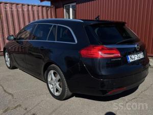 Black Opel Insignia 2011 in Liepaja, with an engine capacity of 2.00 L and mileage of 286 thousand km for 3450 €, photo 3 on AUTOMOTO.COM.LV
