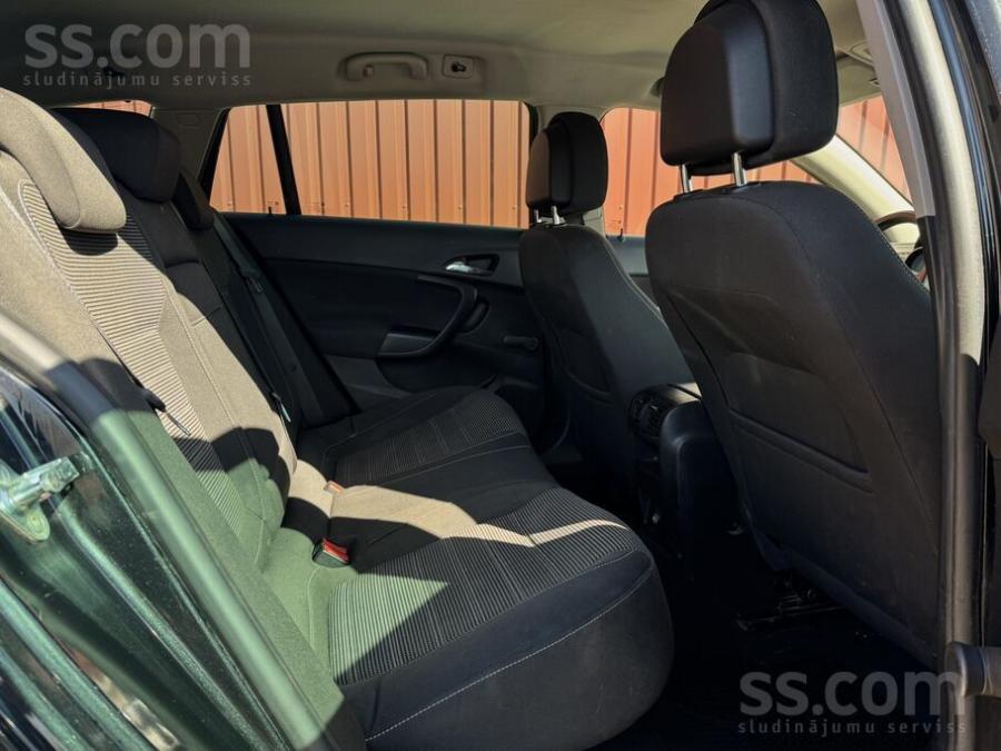 Black Opel Insignia 2011 in Liepaja, with an engine capacity of 2.00 L and mileage of 286 thousand km for 3450 €, photo 4 on AUTOMOTO.COM.LV