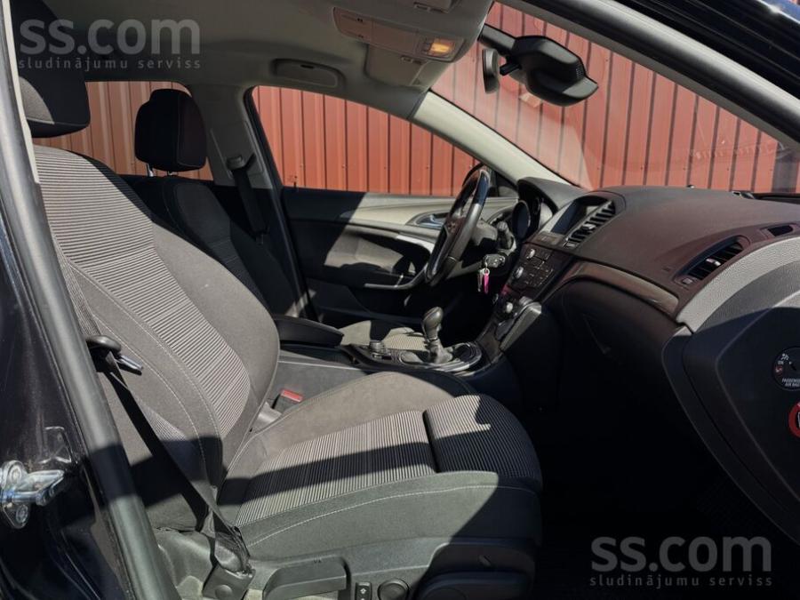 Black Opel Insignia 2011 in Liepaja, with an engine capacity of 2.00 L and mileage of 286 thousand km for 3450 €, photo 5 on AUTOMOTO.COM.LV