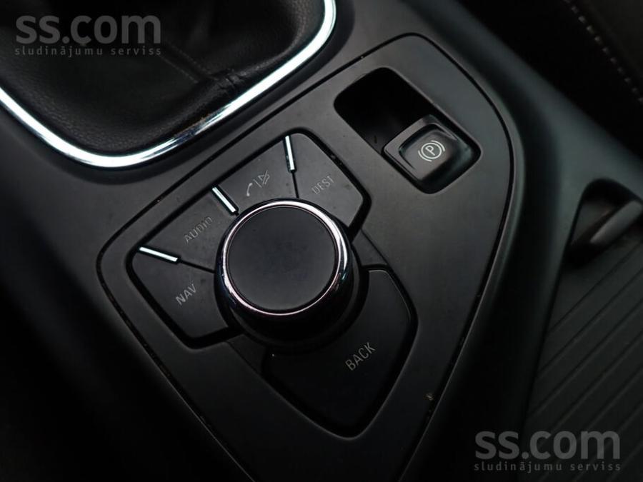 Black Opel Insignia 2011 in Liepaja, with an engine capacity of 2.00 L and mileage of 286 thousand km for 3450 €, photo 6 on AUTOMOTO.COM.LV