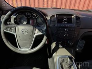 Black Opel Insignia 2011 in Liepaja, with an engine capacity of 2.00 L and mileage of 286 thousand km for 3450 €, photo 7 on AUTOMOTO.COM.LV