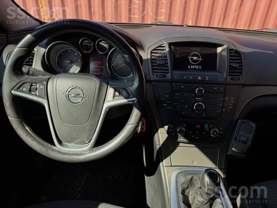 Black Opel Insignia 2011 in Liepaja, with an engine capacity of 2.00 L and mileage of 286 thousand km for 3450 €, photo 7 on AUTOMOTO.COM.LV