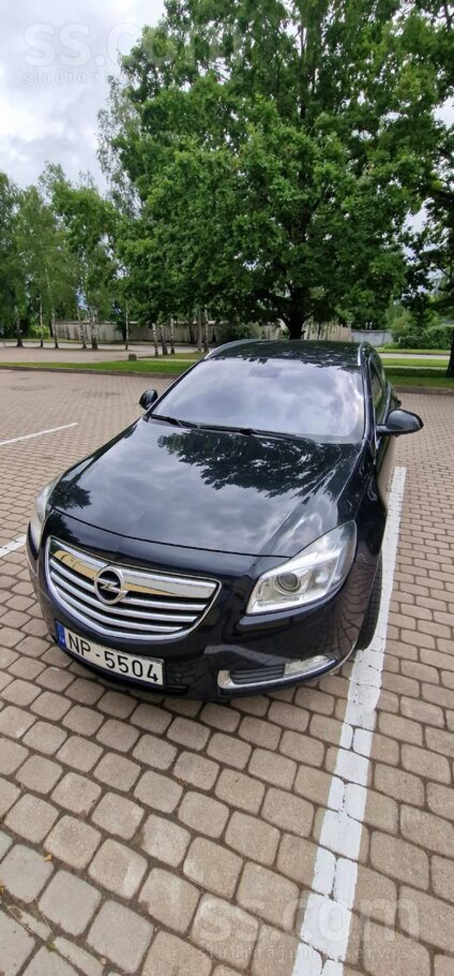 Black Opel Insignia 2011 in Riga, with an engine capacity of 2.00 L and mileage of 280 thousand km for 2650 €, photo 1 on AUTOMOTO.COM.LV
