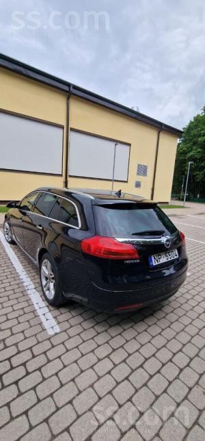 Black Opel Insignia 2011 in Riga, with an engine capacity of 2.00 L and mileage of 280 thousand km for 2650 €, photo 3 on AUTOMOTO.COM.LV