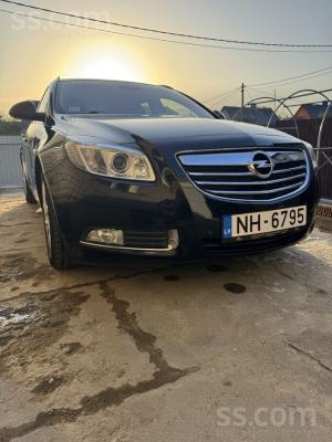 Black Opel Insignia 2011 in Rezekne, with an engine capacity of 2.00 L and mileage of 0 thousand km for 4300 €, photo 3 on AUTOMOTO.COM.LV
