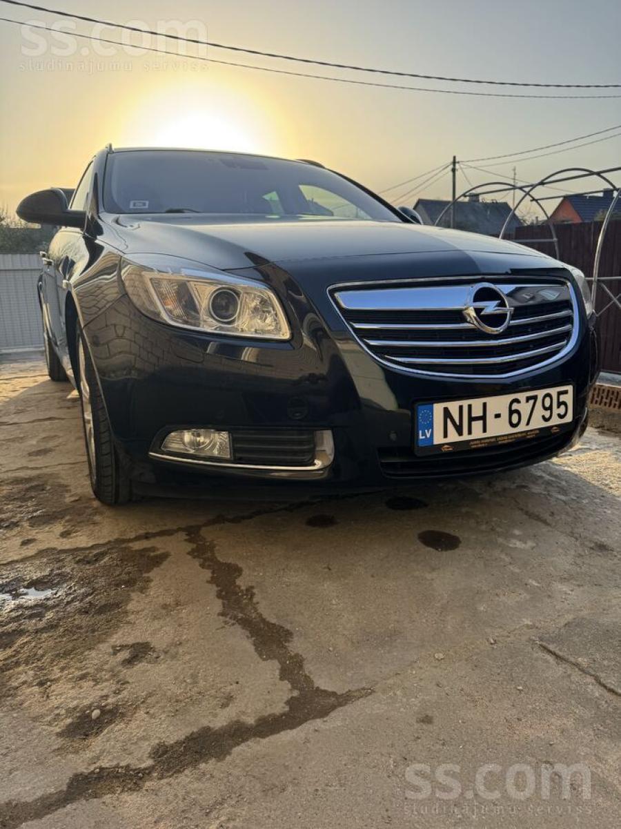 Black Opel Insignia 2011 in Rezekne, with an engine capacity of 2.00 L and mileage of 0 thousand km for 4300 €, photo 3 on AUTOMOTO.COM.LV