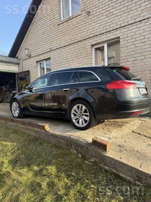 Black Opel Insignia 2011 in Rezekne, with an engine capacity of 2.00 L and mileage of 0 thousand km for 4300 €, photo 4 on AUTOMOTO.COM.LV