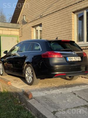 Black Opel Insignia 2011 in Rezekne, with an engine capacity of 2.00 L and mileage of 0 thousand km for 4300 €, photo 6 on AUTOMOTO.COM.LV