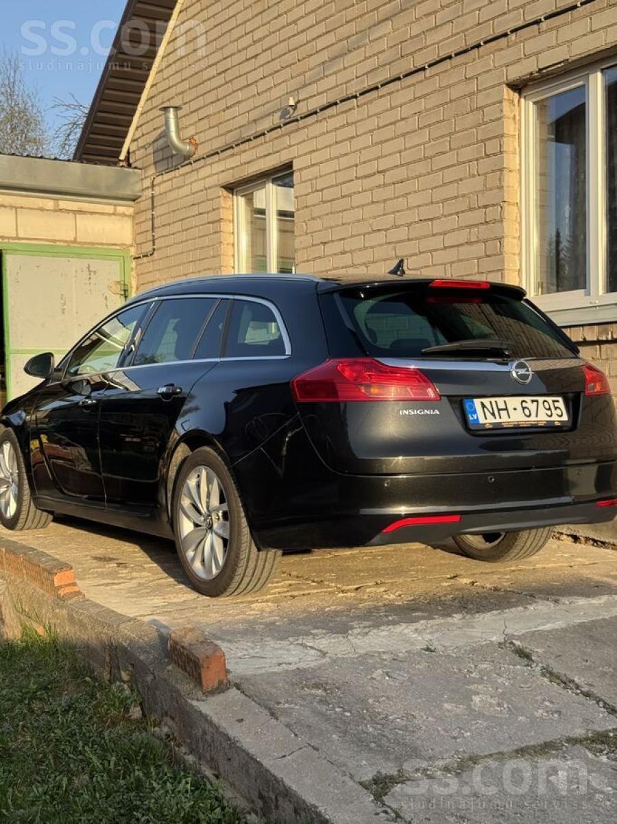 Black Opel Insignia 2011 in Rezekne, with an engine capacity of 2.00 L and mileage of 0 thousand km for 4300 €, photo 6 on AUTOMOTO.COM.LV