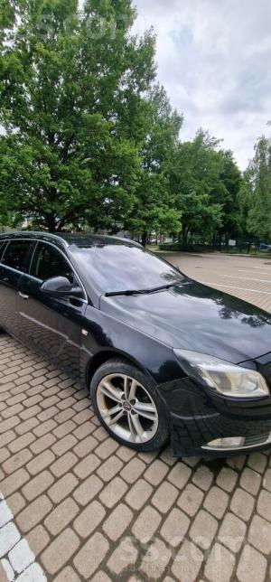 Black Opel Insignia 2011 in Riga, with an engine capacity of 2.00 L and mileage of 288 thousand km for 2455 €, photo  on AUTOMOTO.COM.LV
