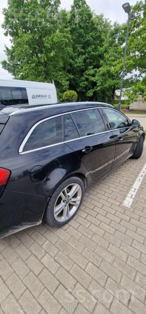 Black Opel Insignia 2011 in Riga, with an engine capacity of 2.00 L and mileage of 288 thousand km for 2455 €, photo 6 on AUTOMOTO.COM.LV