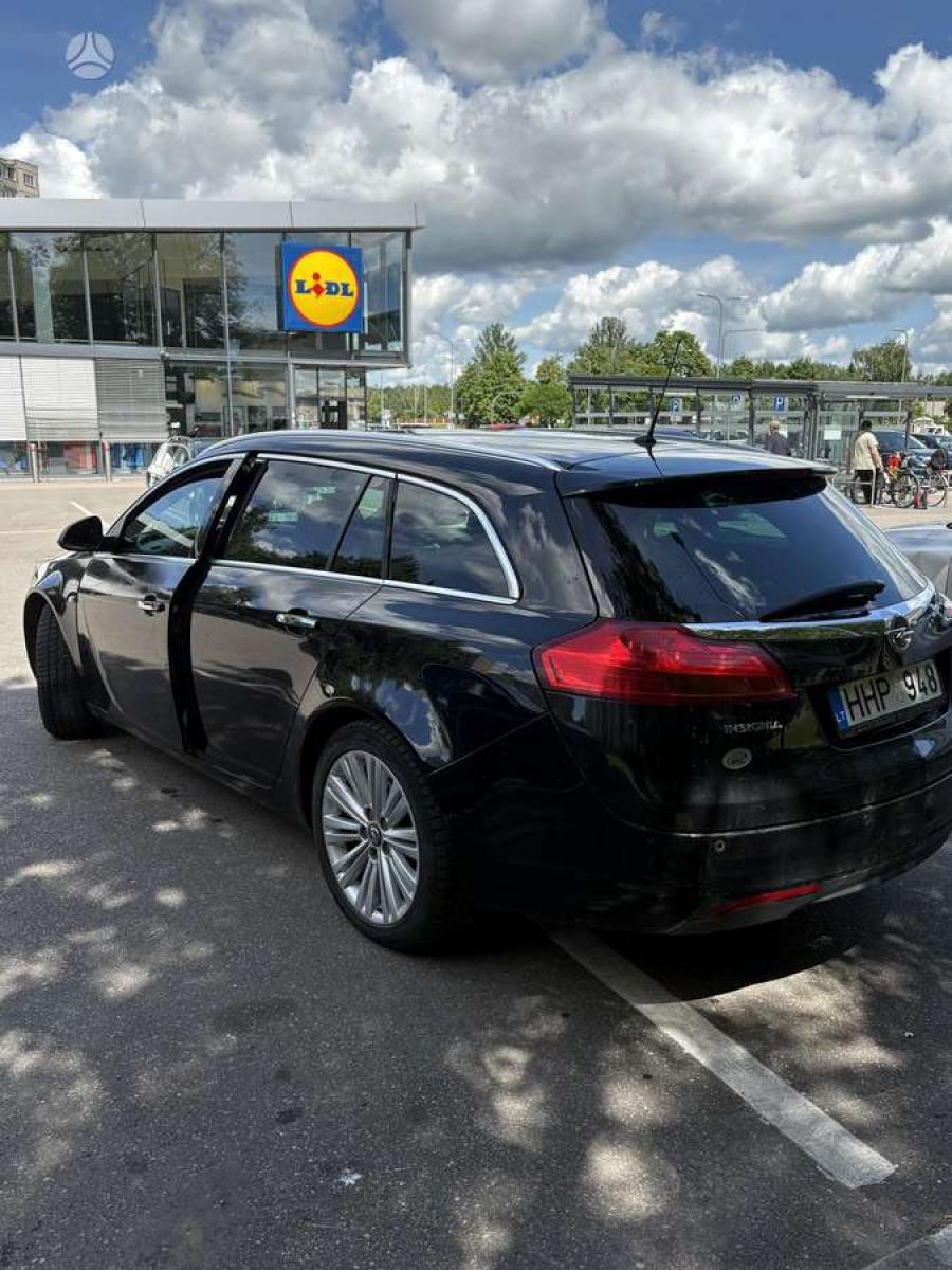 Black Opel Insignia 2011 in Kaunas, with an engine capacity of 1.96 L and mileage of 400 thousand km for 2499 €, photo 6 on AUTOMOTO.COM.LV