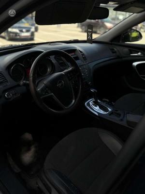 Black Opel Insignia 2011 in Kaunas, with an engine capacity of 1.96 L and mileage of 400 thousand km for 2499 €, photo 7 on AUTOMOTO.COM.LV