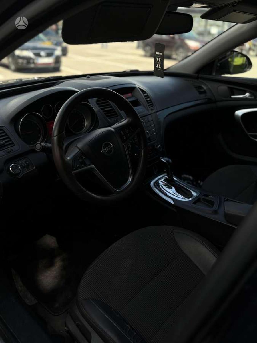 Black Opel Insignia 2011 in Kaunas, with an engine capacity of 1.96 L and mileage of 400 thousand km for 2499 €, photo 7 on AUTOMOTO.COM.LV