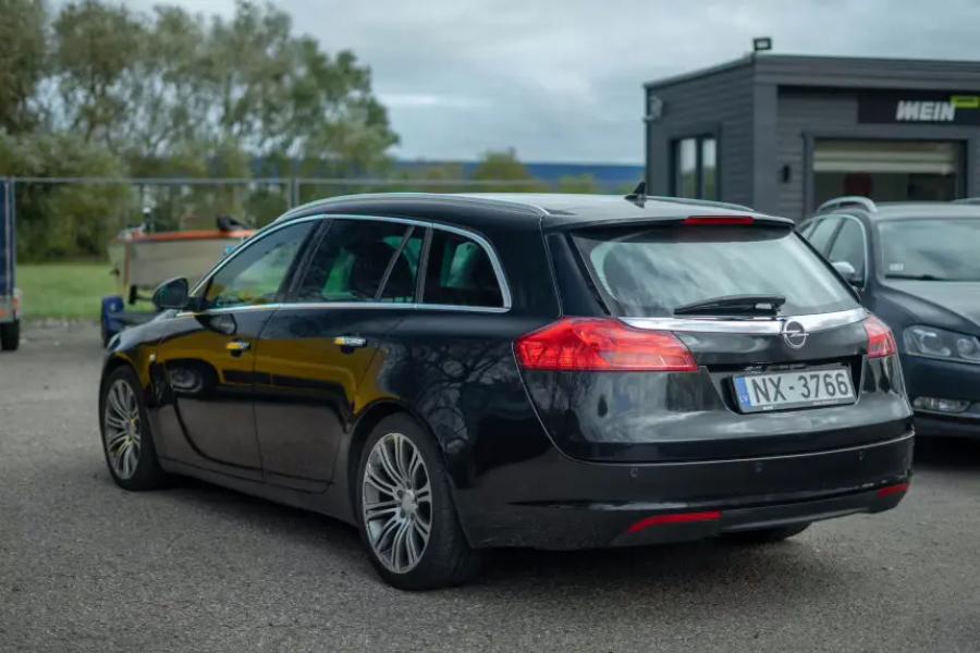Melns Opel Insignia 2011 Liepāja, ar dzinēja tilpumu 2.00 L un nobraukumu 294 tūkst. km par 3850 €, foto 3 vietnē AUTOMOTO.COM.LV