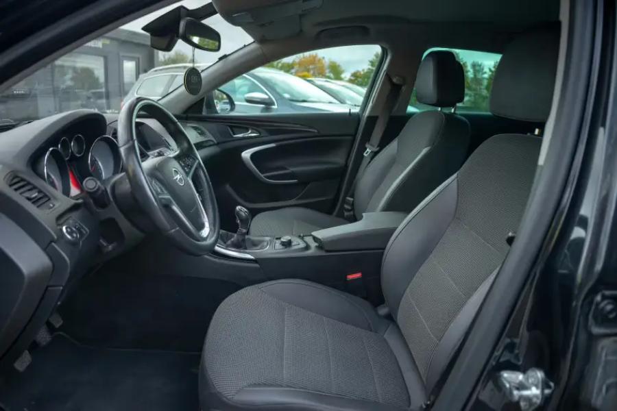 Melns Opel Insignia 2011 Liepāja, ar dzinēja tilpumu 2.00 L un nobraukumu 294 tūkst. km par 3850 €, foto 9 vietnē AUTOMOTO.COM.LV