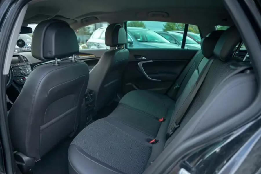Melns Opel Insignia 2011 Liepāja, ar dzinēja tilpumu 2.00 L un nobraukumu 294 tūkst. km par 3850 €, foto 10 vietnē AUTOMOTO.COM.LV