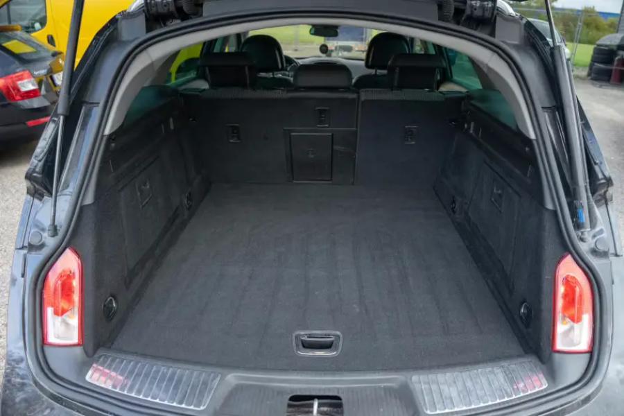 Melns Opel Insignia 2011 Liepāja, ar dzinēja tilpumu 2.00 L un nobraukumu 294 tūkst. km par 3850 €, foto 11 vietnē AUTOMOTO.COM.LV