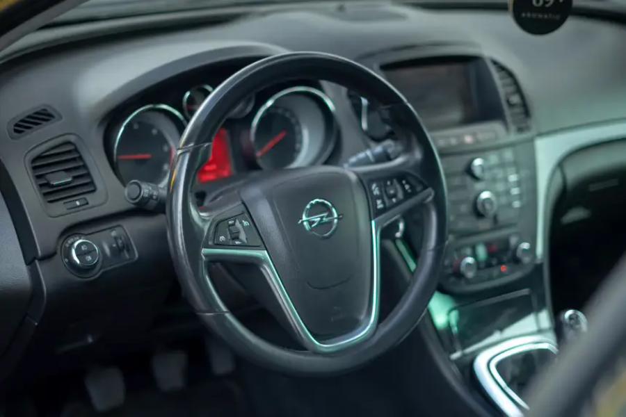 Melns Opel Insignia 2011 Liepāja, ar dzinēja tilpumu 2.00 L un nobraukumu 294 tūkst. km par 3850 €, foto 14 vietnē AUTOMOTO.COM.LV