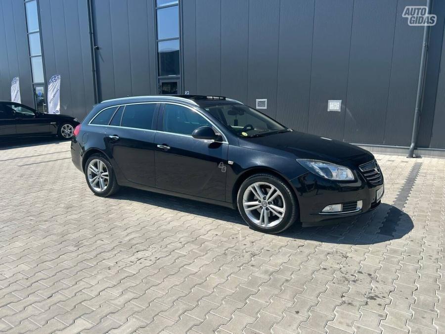 Black Opel Insignia 2011 in Klaipeda, with an engine capacity of 2.00 L and mileage of 283 thousand km for 3900 €, photo 1 on AUTOMOTO.COM.LV