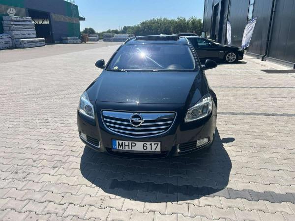 Black Opel Insignia 2011 in Klaipeda, with an engine capacity of 1.96 L and mileage of 283 thousand km for 3900 €, photo 3 on AUTOMOTO.COM.LV