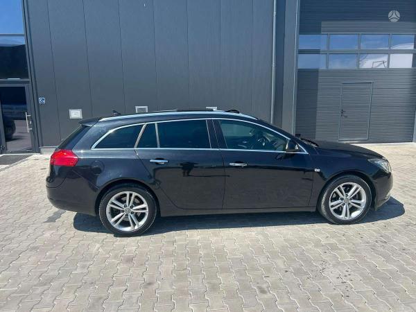 Black Opel Insignia 2011 in Klaipeda, with an engine capacity of 1.96 L and mileage of 283 thousand km for 3900 €, photo 6 on AUTOMOTO.COM.LV