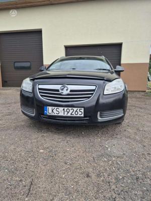 Melns Opel Insignia 2011 Vievis, ar dzinēja tilpumu 1.96 L un nobraukumu 302 tūkst. km par 1150 €, foto  vietnē AUTOMOTO.COM.LV