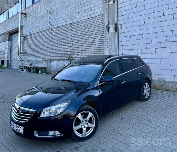 Black Opel Insignia 2011 in Rezekne, with an engine capacity of 2.00 L and mileage of 297 thousand km for 2600 €, photo 2 on AUTOMOTO.COM.LV