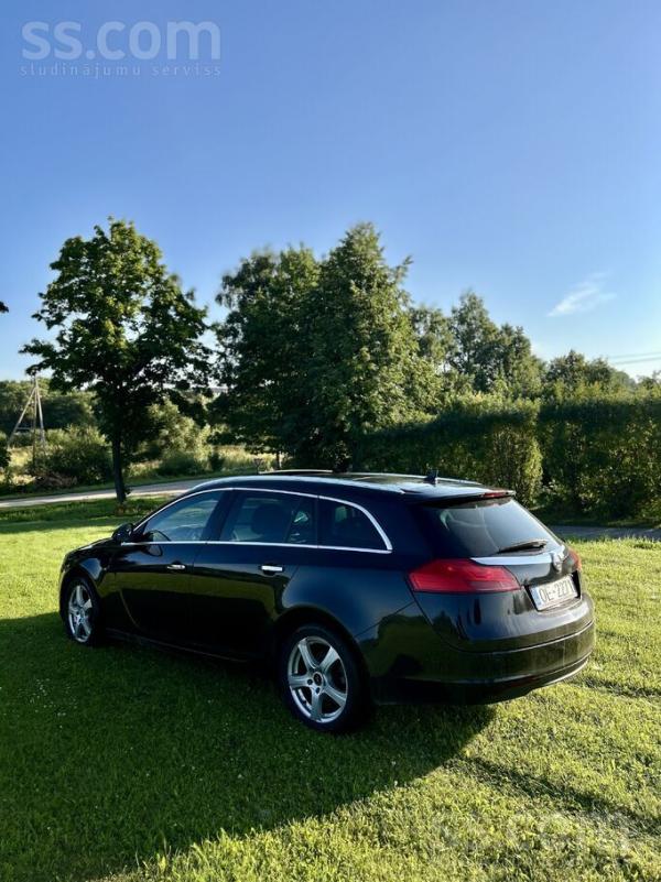 Black Opel Insignia 2011 in Rezekne, with an engine capacity of 2.00 L and mileage of 297 thousand km for 2600 €, photo 4 on AUTOMOTO.COM.LV