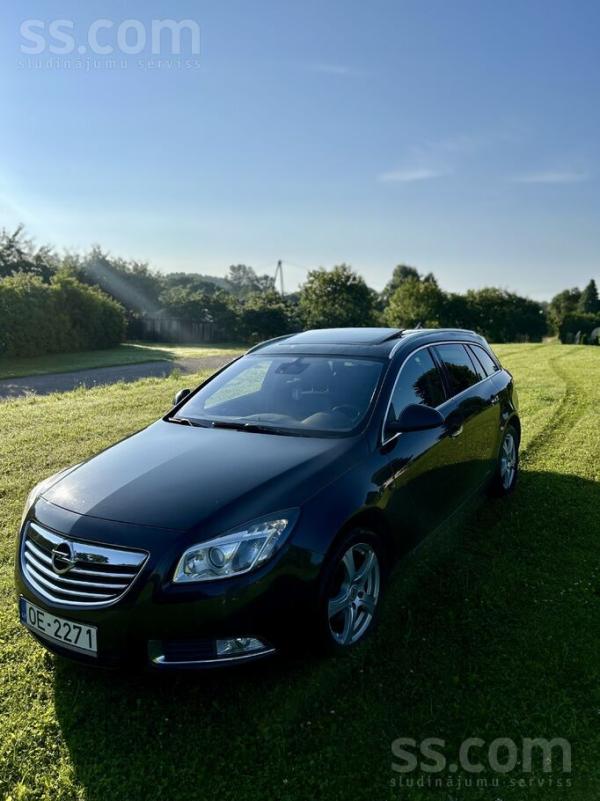 Black Opel Insignia 2011 in Rezekne, with an engine capacity of 2.00 L and mileage of 297 thousand km for 2600 €, photo 6 on AUTOMOTO.COM.LV
