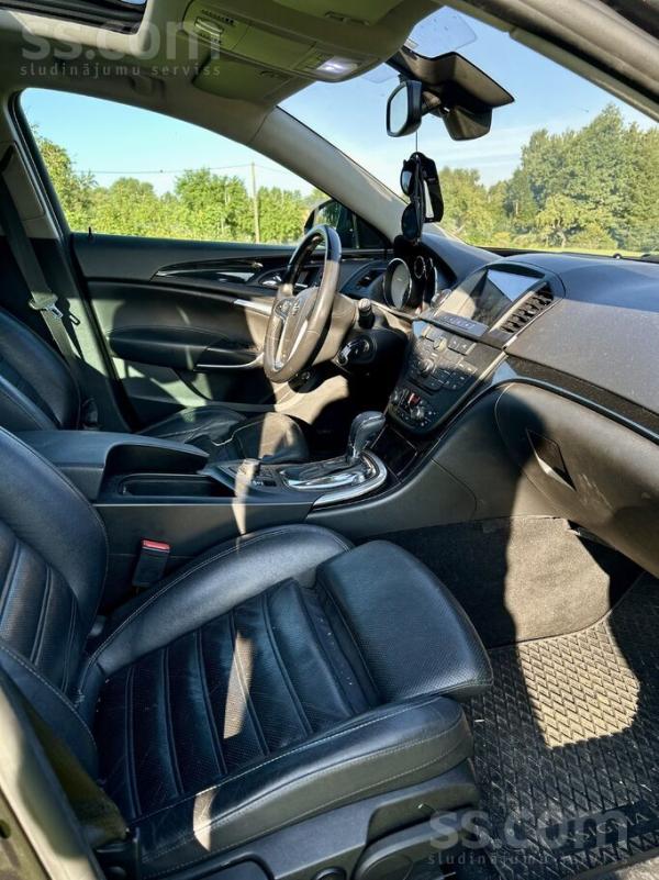 Black Opel Insignia 2011 in Rezekne, with an engine capacity of 2.00 L and mileage of 297 thousand km for 2600 €, photo 7 on AUTOMOTO.COM.LV