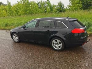 Black Opel Insignia 2011 in Vilnius, with an engine capacity of 2.00 L and mileage of 304 thousand km for 2250 €, photo 3 on AUTOMOTO.COM.LV