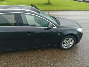 Black Opel Insignia 2011 in Vilnius, with an engine capacity of 2.00 L and mileage of 304 thousand km for 2250 €, photo 5 on AUTOMOTO.COM.LV