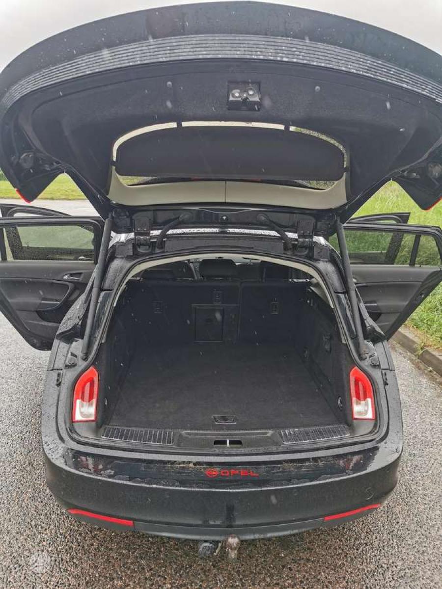 Black Opel Insignia 2011 in Vilnius, with an engine capacity of 2.00 L and mileage of 304 thousand km for 2250 €, photo 7 on AUTOMOTO.COM.LV