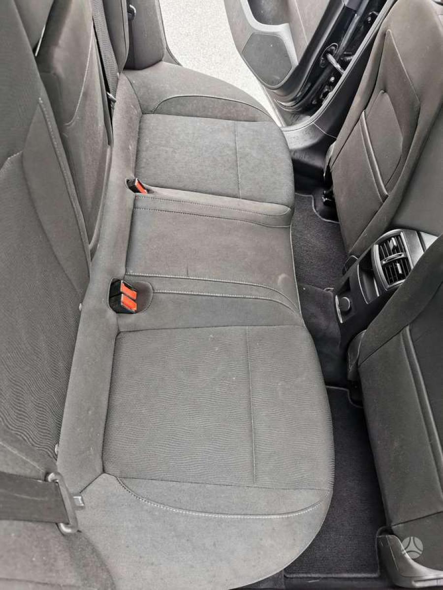 Black Opel Insignia 2011 in Vilnius, with an engine capacity of 2.00 L and mileage of 304 thousand km for 2250 €, photo 8 on AUTOMOTO.COM.LV