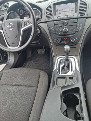Black Opel Insignia 2011 in Vilnius, with an engine capacity of 2.00 L and mileage of 304 thousand km for 2250 €, photo 9 on AUTOMOTO.COM.LV