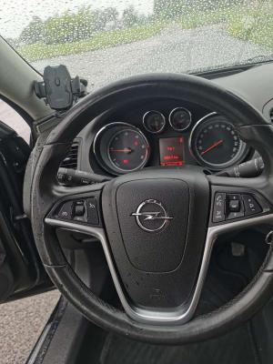 Black Opel Insignia 2011 in Vilnius, with an engine capacity of 2.00 L and mileage of 304 thousand km for 2250 €, photo 10 on AUTOMOTO.COM.LV