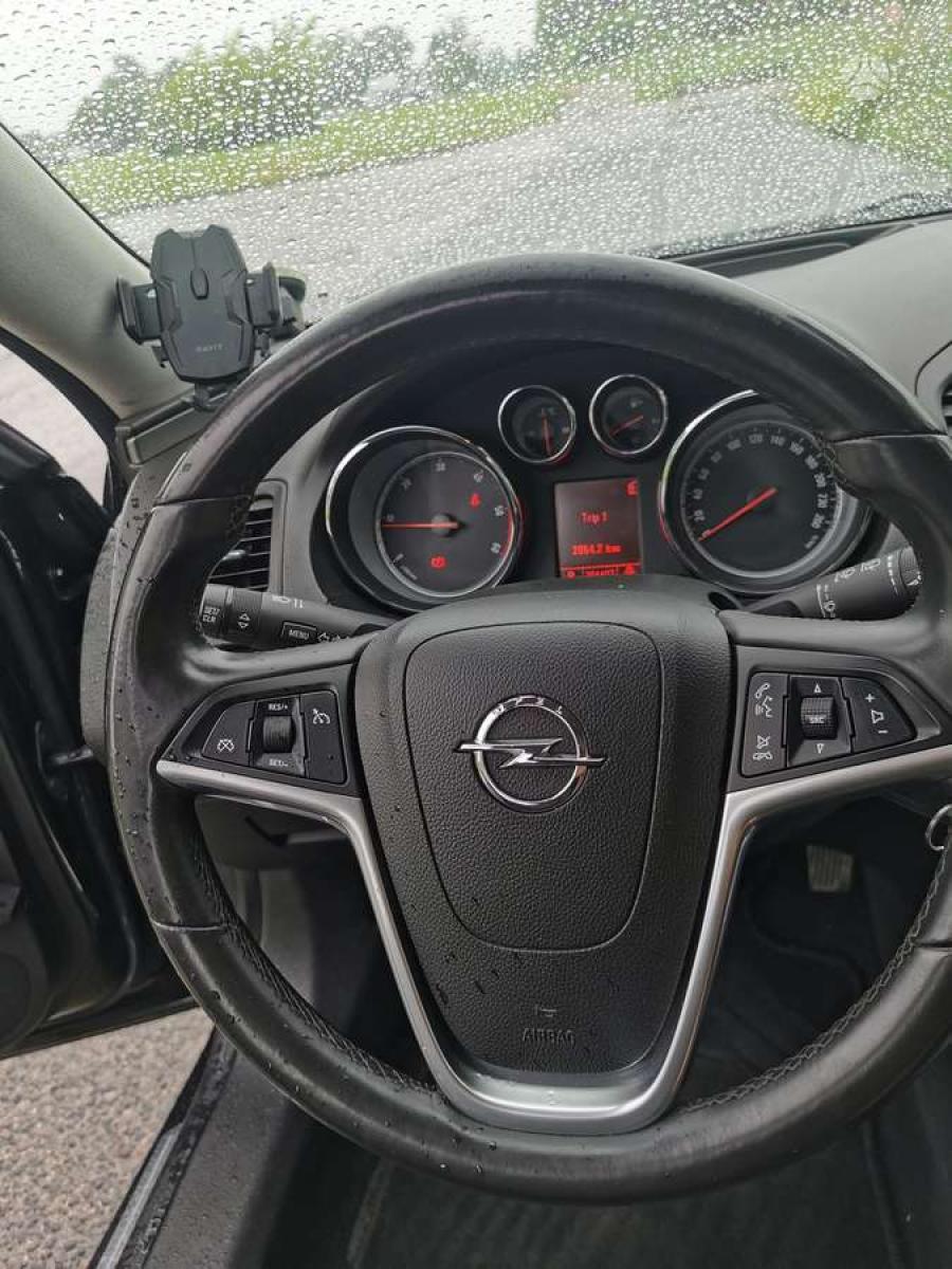 Black Opel Insignia 2011 in Vilnius, with an engine capacity of 2.00 L and mileage of 304 thousand km for 2250 €, photo 10 on AUTOMOTO.COM.LV