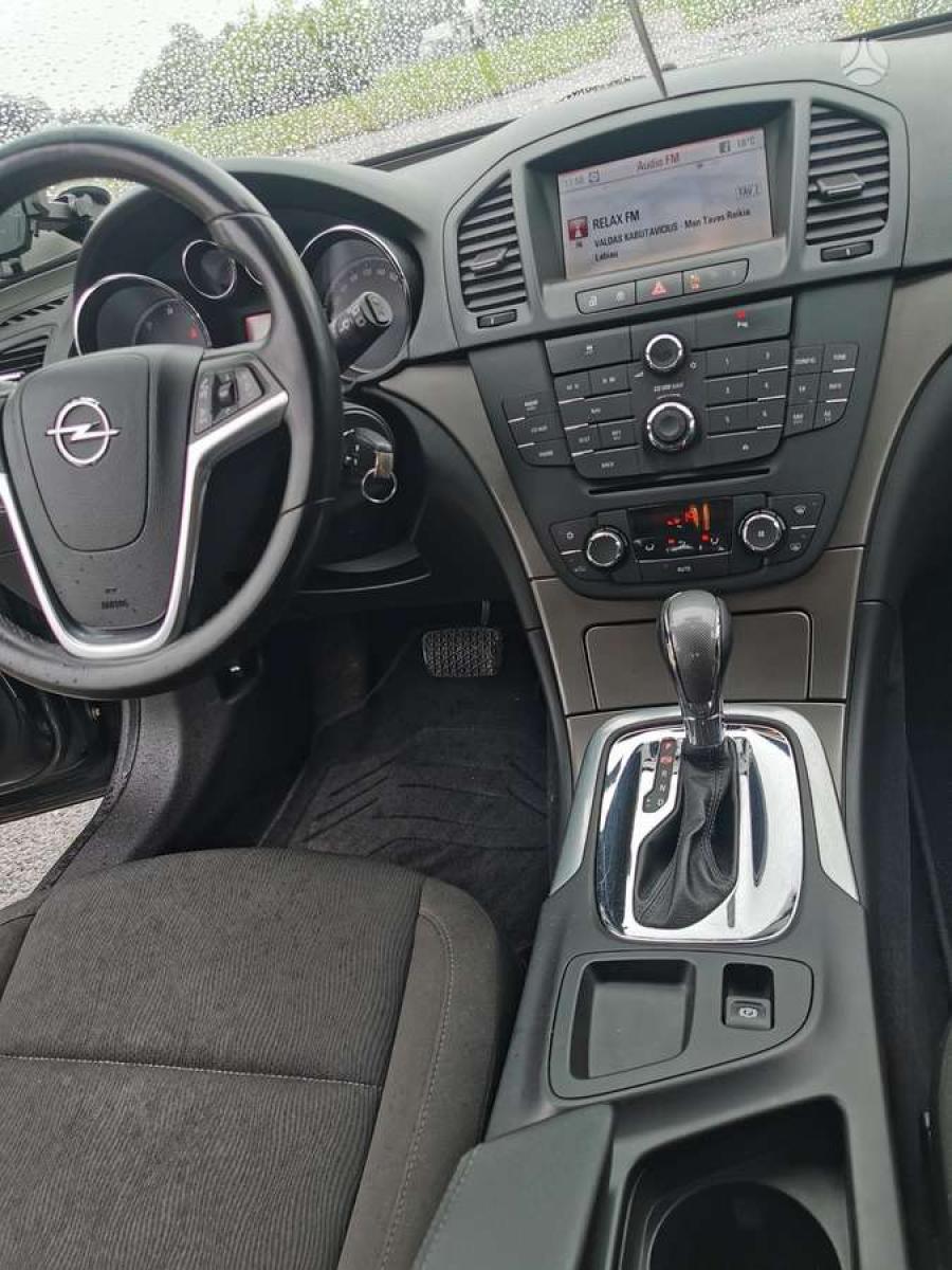 Black Opel Insignia 2011 in Vilnius, with an engine capacity of 2.00 L and mileage of 304 thousand km for 2250 €, photo 12 on AUTOMOTO.COM.LV