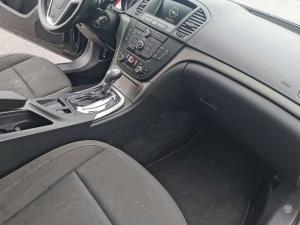 Black Opel Insignia 2011 in Vilnius, with an engine capacity of 2.00 L and mileage of 304 thousand km for 2250 €, photo 13 on AUTOMOTO.COM.LV