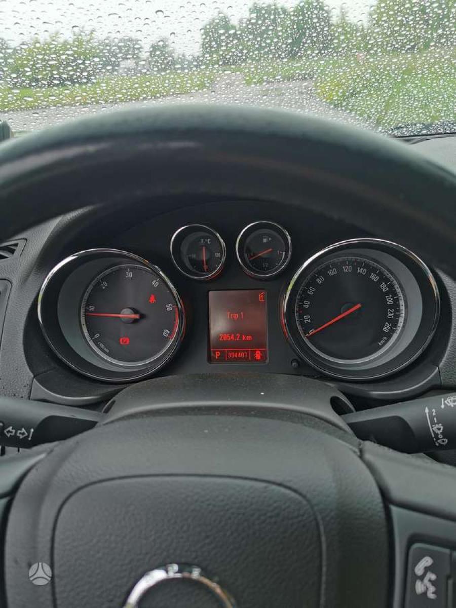 Black Opel Insignia 2011 in Vilnius, with an engine capacity of 2.00 L and mileage of 304 thousand km for 2250 €, photo 14 on AUTOMOTO.COM.LV