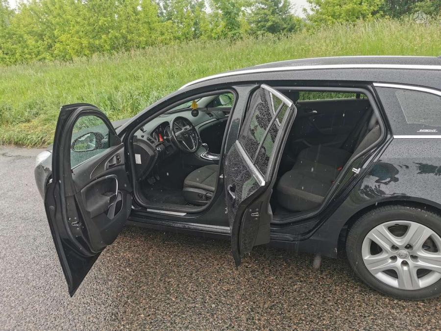 Black Opel Insignia 2011 in Vilnius, with an engine capacity of 2.00 L and mileage of 304 thousand km for 2250 €, photo 17 on AUTOMOTO.COM.LV