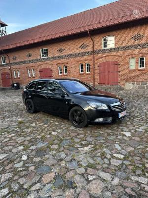 Black Opel Insignia 2011 in Silute, with an engine capacity of 1.96 L and mileage of 259 thousand km for 3300 €, photo 7 on AUTOMOTO.COM.LV