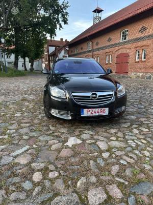 Black Opel Insignia 2011 in Silute, with an engine capacity of 1.96 L and mileage of 259 thousand km for 3300 €, photo 8 on AUTOMOTO.COM.LV