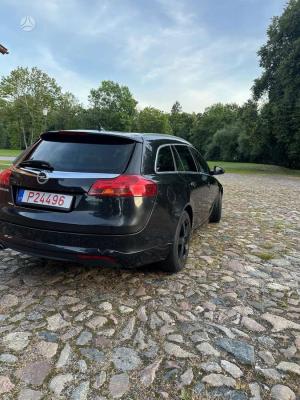 Black Opel Insignia 2011 in Silute, with an engine capacity of 1.96 L and mileage of 259 thousand km for 3300 €, photo 10 on AUTOMOTO.COM.LV