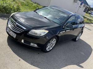 Black Opel Insignia 2011 in Klaipeda, with an engine capacity of 1.96 L and mileage of 370 thousand km for 2250 €, photo 3 on AUTOMOTO.COM.LV